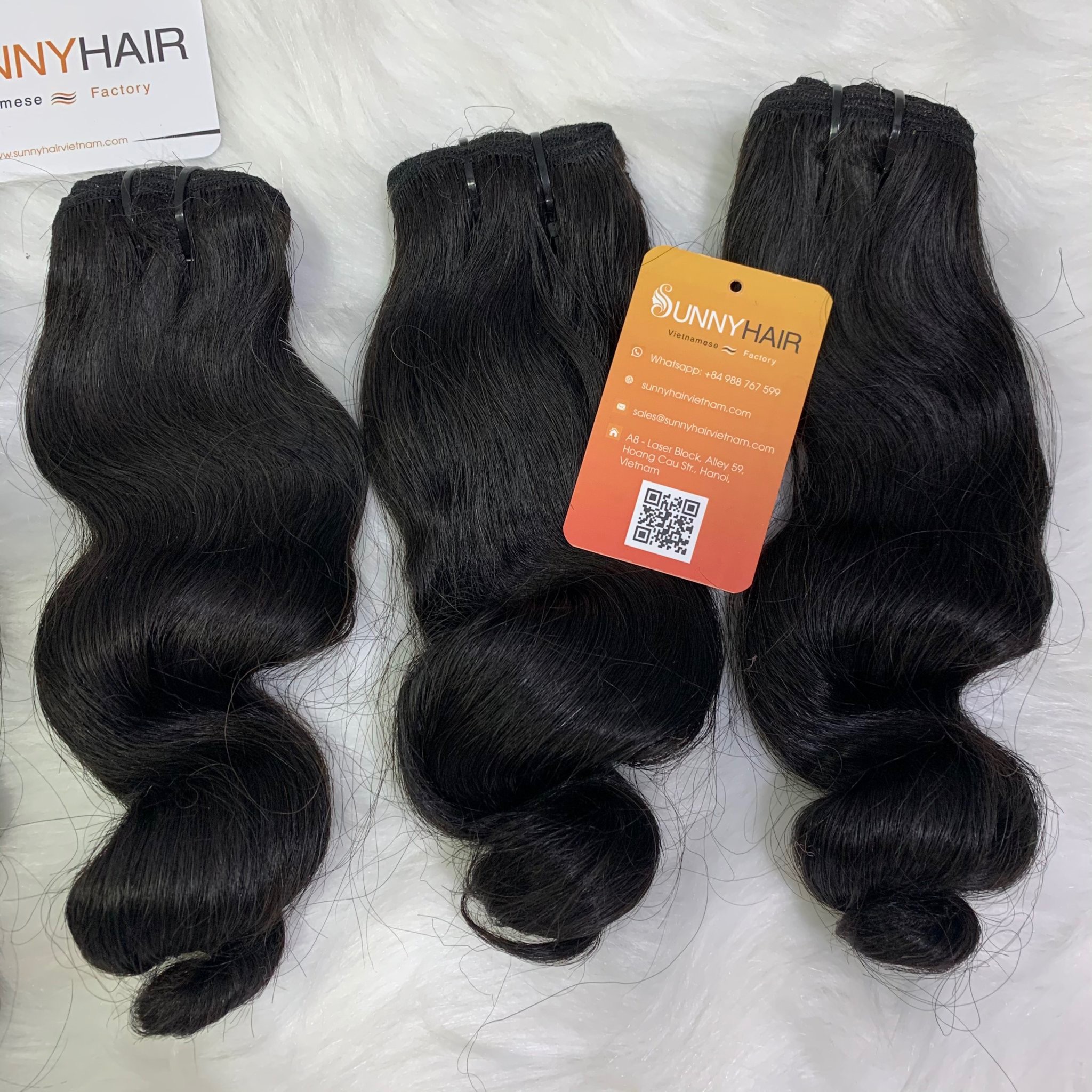 Water Wave Double Weft 100% Virgin Vietnam Hair Bundles with a Lace Closure